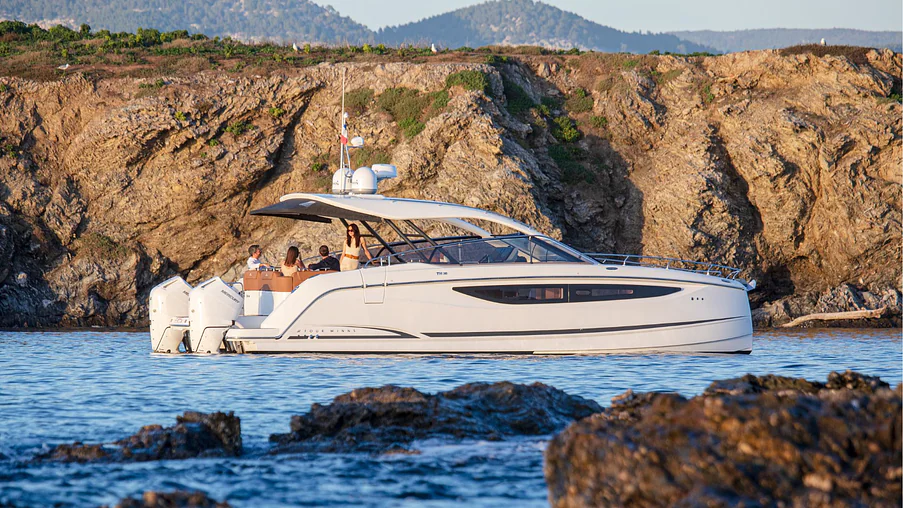 H33 | Four Winns : The Finer Side of Life